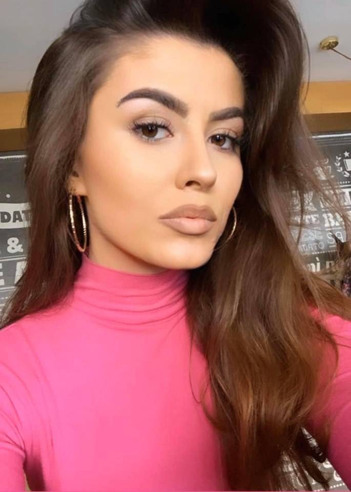 Flora Shabani, ylli i televizioneve shqiptare që i bën të gjithë për ...