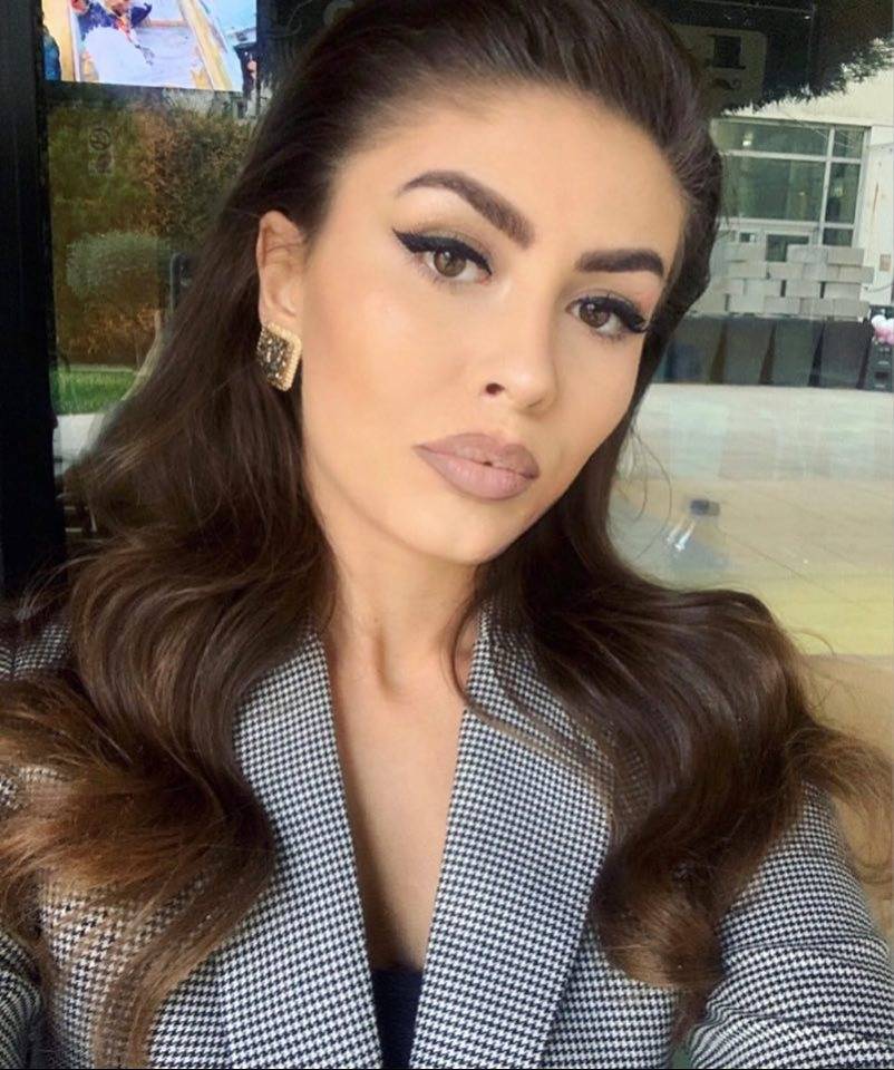 Flora Shabani, ylli i televizioneve shqiptare që i bën të gjithë për ...